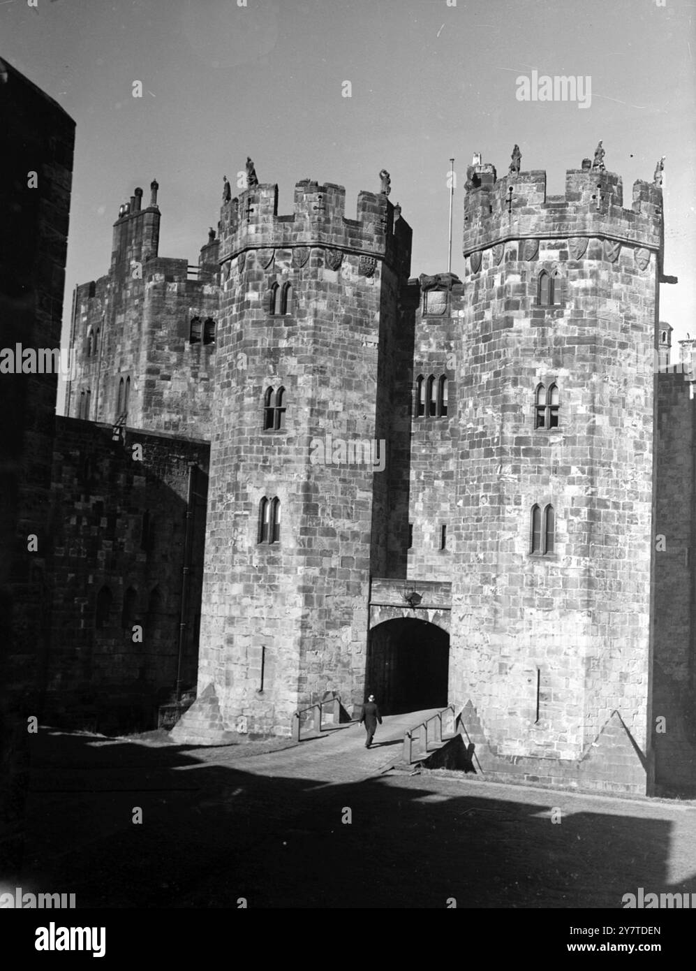 GATEWAY TO A BORDER FORTRESS ' Raiders ' from over the wild border, and ...