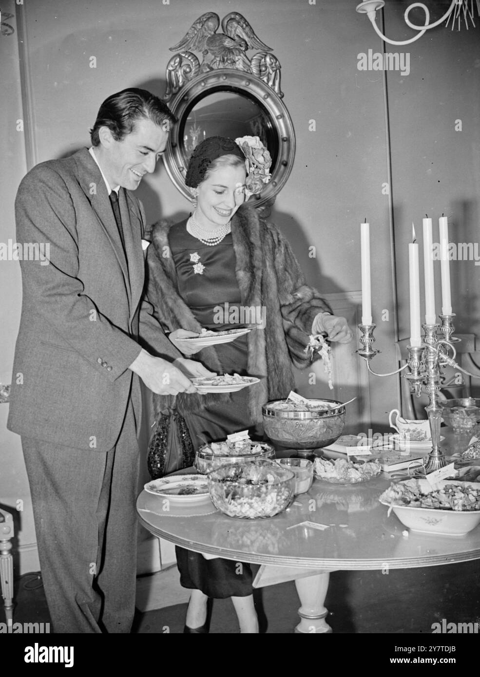 Gregory peck in london hi-res stock photography and images - Alamy