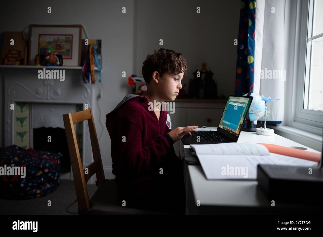 Child school struggling hi-res stock photography and images - Alamy