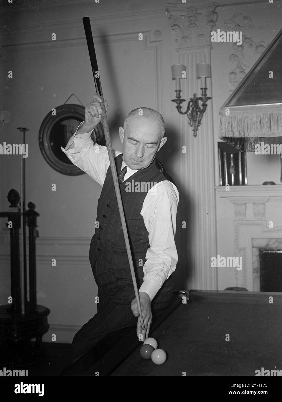 WILLIE SMITH ,64, PLAYS FOR BILLIARDS TITLE Willie Smith , making a ...