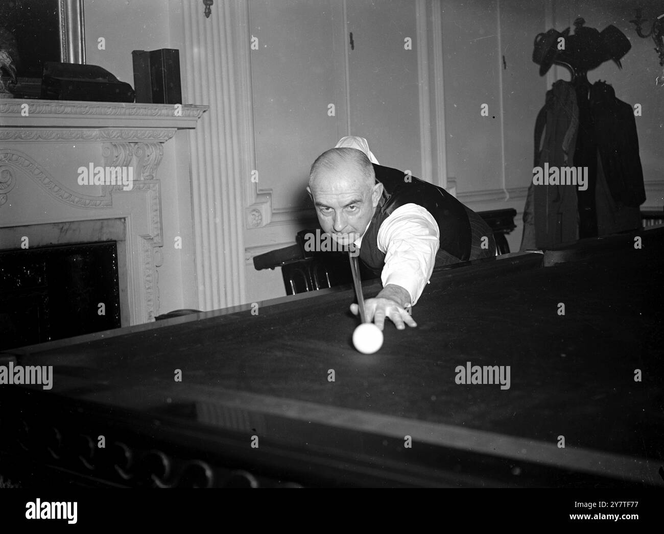 WILLIE SMITH ,64, PLAYS FOR BILLIARDS TITLE Willie Smith , making a ...