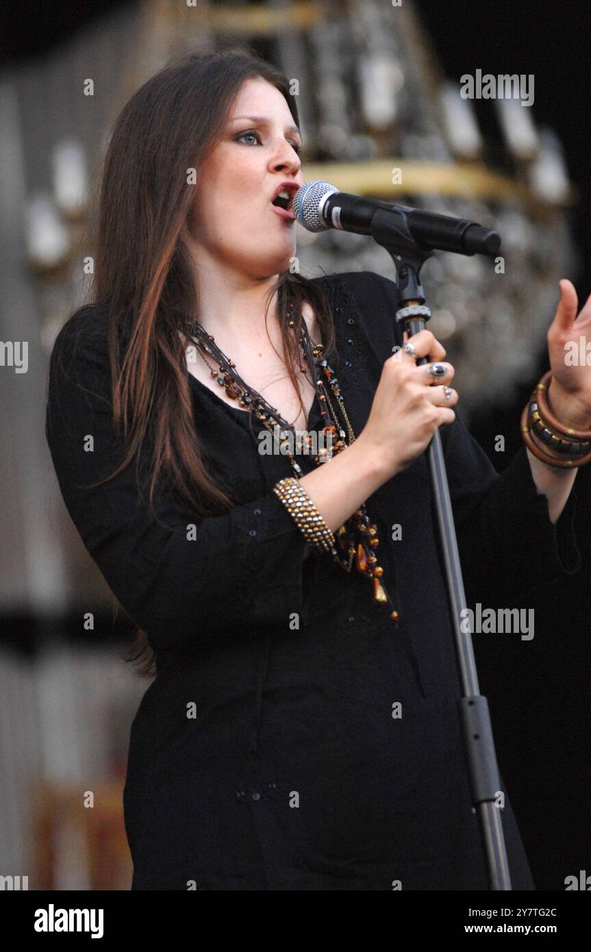 Milano 08/06/2007: Irene Fornaciari, Italian singer, during the live ...