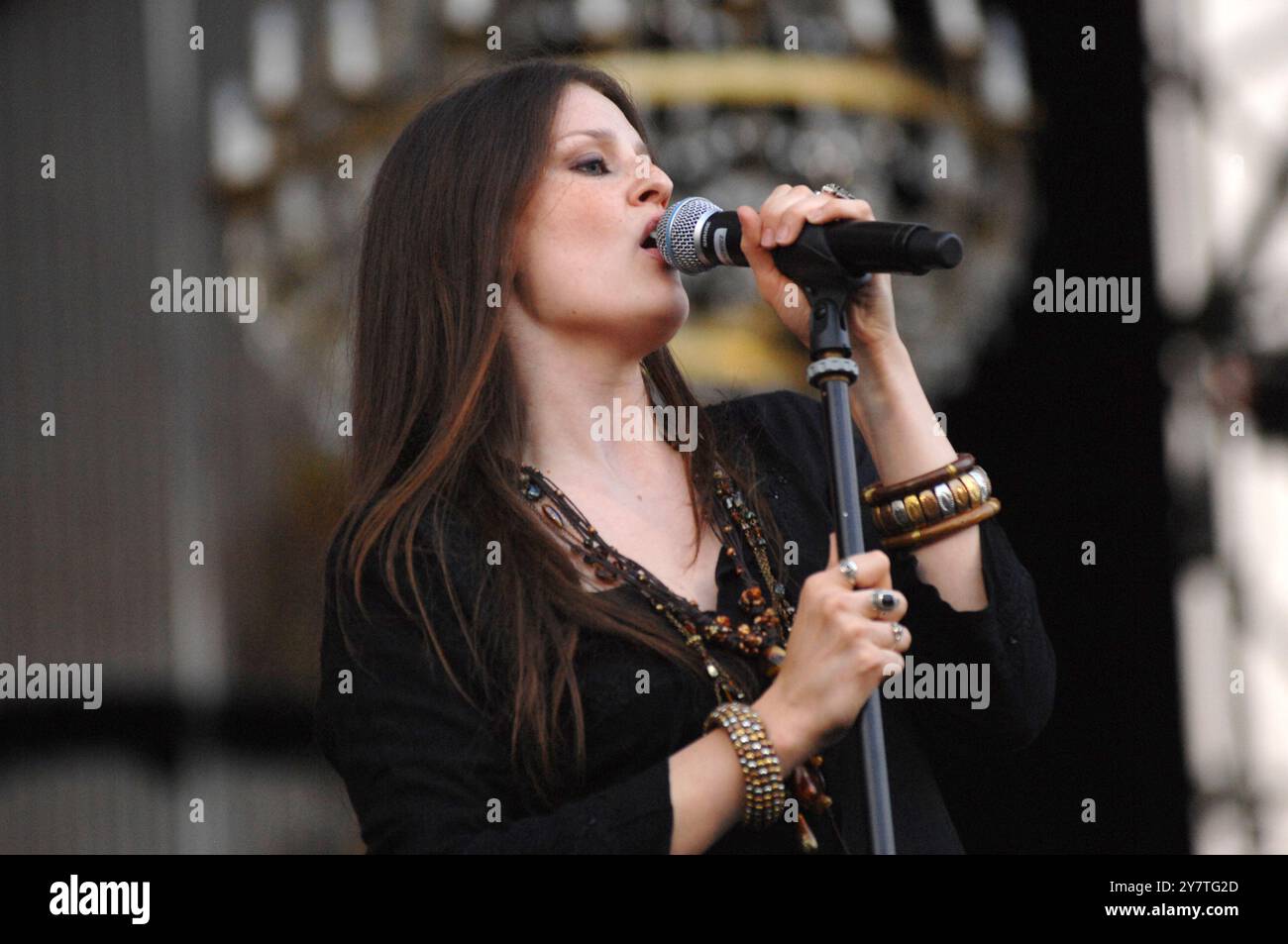 Milano 08/06/2007: Irene Fornaciari, Italian singer, during the live ...