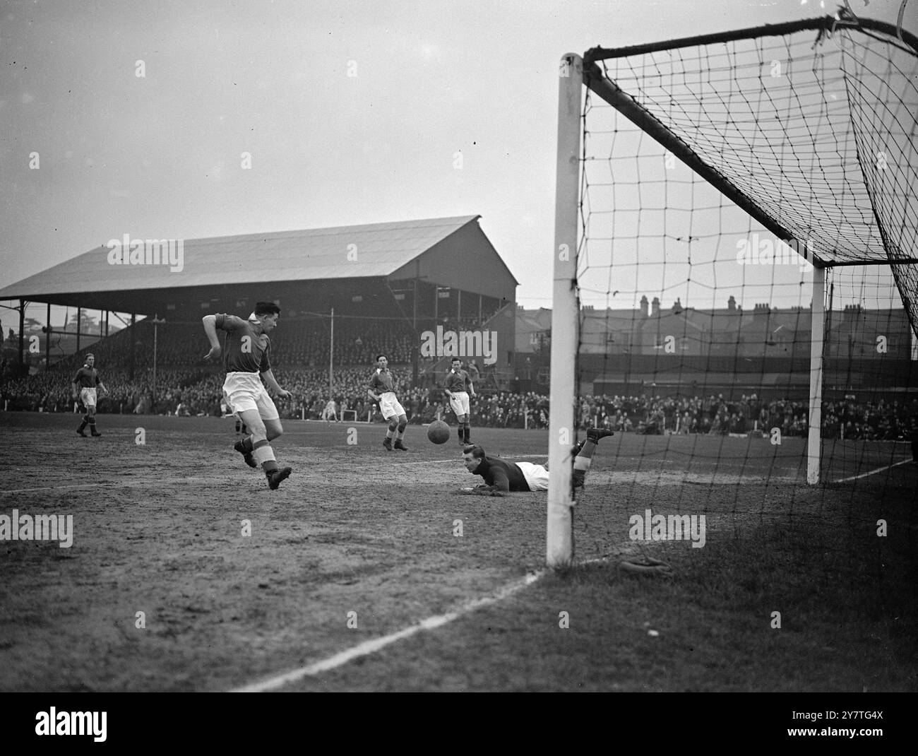 Goalkeeper sprawls hi-res stock photography and images - Alamy