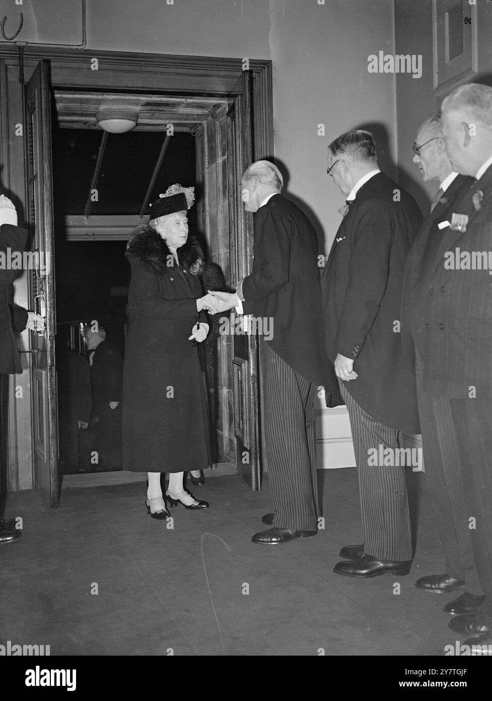 QUEEN MARY AT FESTIVAL OF REMEBRANCE 5 November 1949 The King and Queen ...