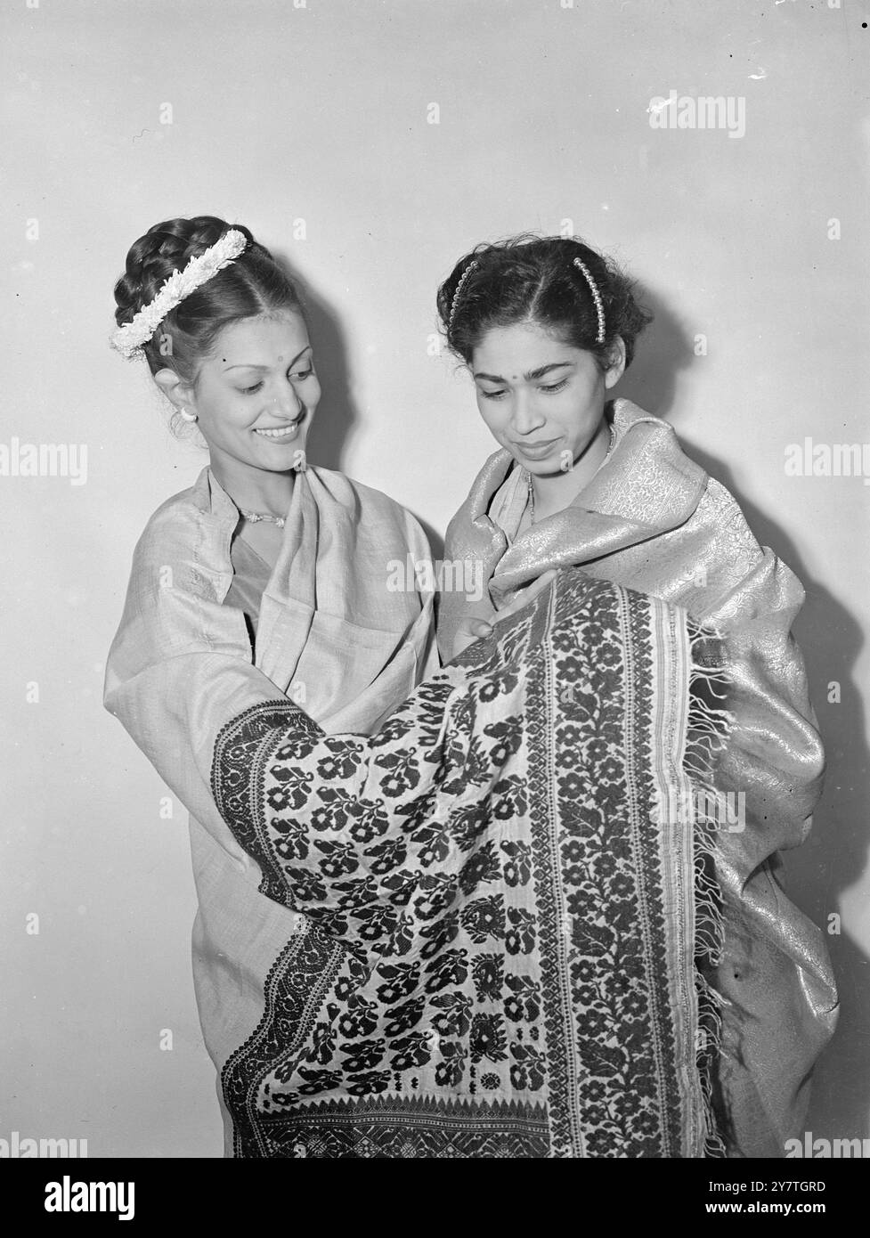 INDIAN MANNEQUINS WILL SHOW RARE DRESSES IN LONDON Madame Kanchanmala ...