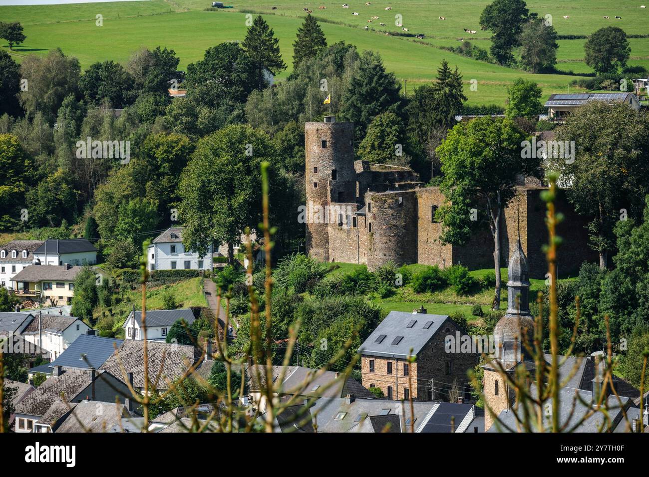 Le château de Burg-Reuland | The Burg-Reuland castle Stock Photo - Alamy