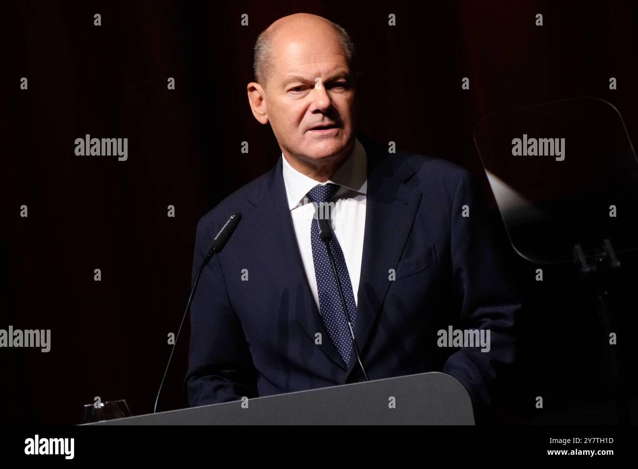 Bundeskanzler Scholz beim Festakt zum 75-jaehriges Arbeitsjubilaeum von Reinhod Wuerth ...