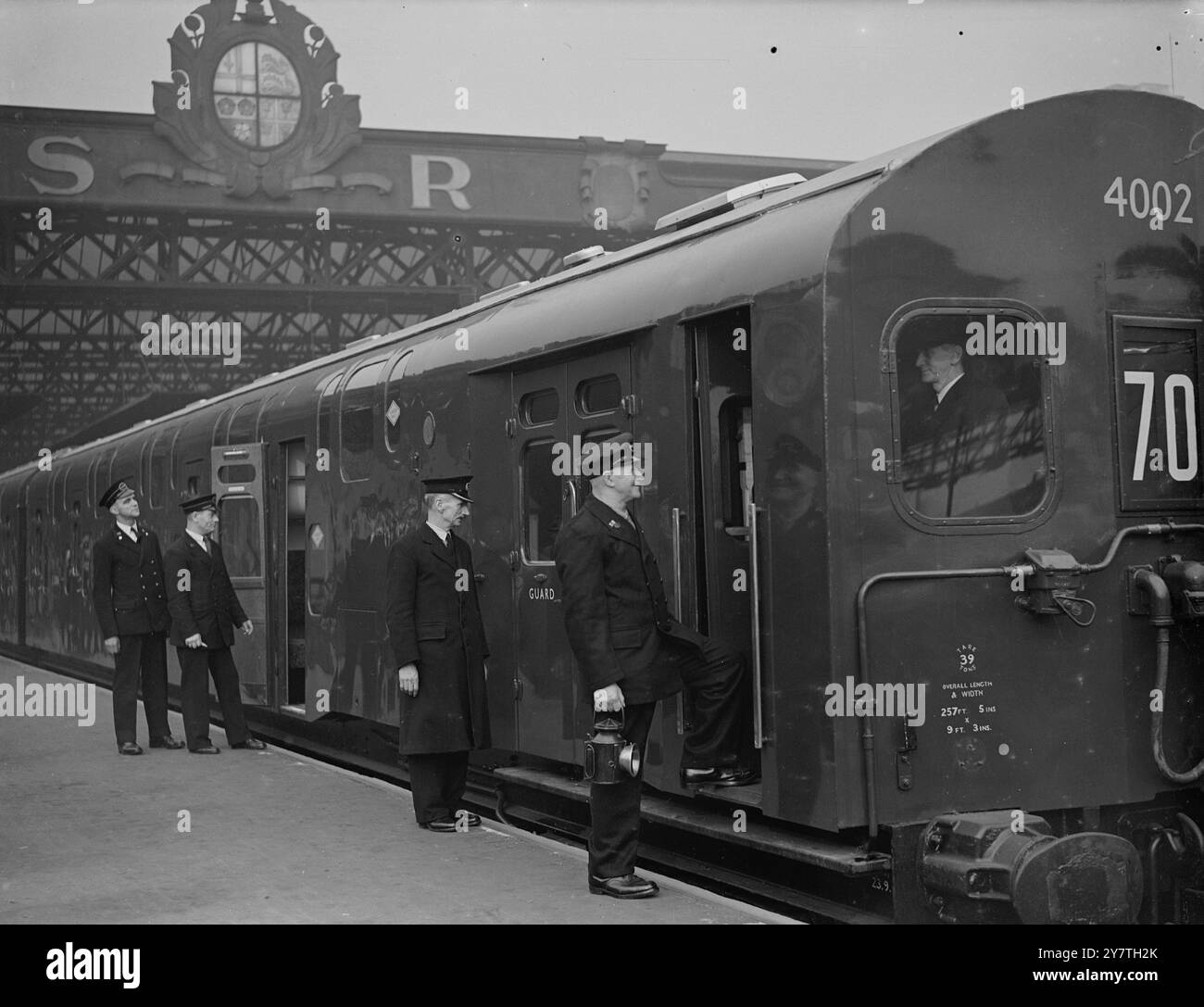 DOUBLE-DECKER COMFORT Britain's first double-Decker train was ...