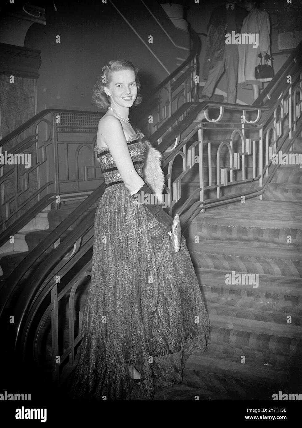 NEW STAR WITH ' NEW ' NAME - AT LONDON PREMIERE British film actress ...