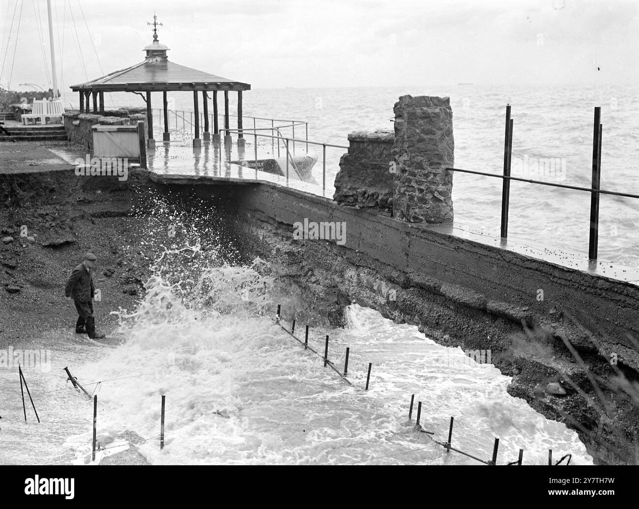 ANGRY SEAS SMASH INTO SANDGATE FRONT Angry seas froth through a breach ...