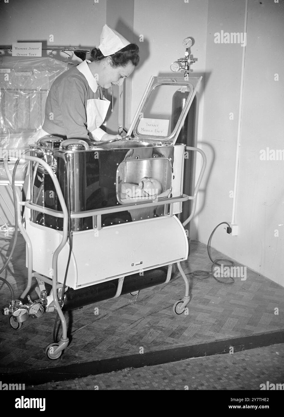 Oxygen ambulance cylinder hi-res stock photography and images - Alamy