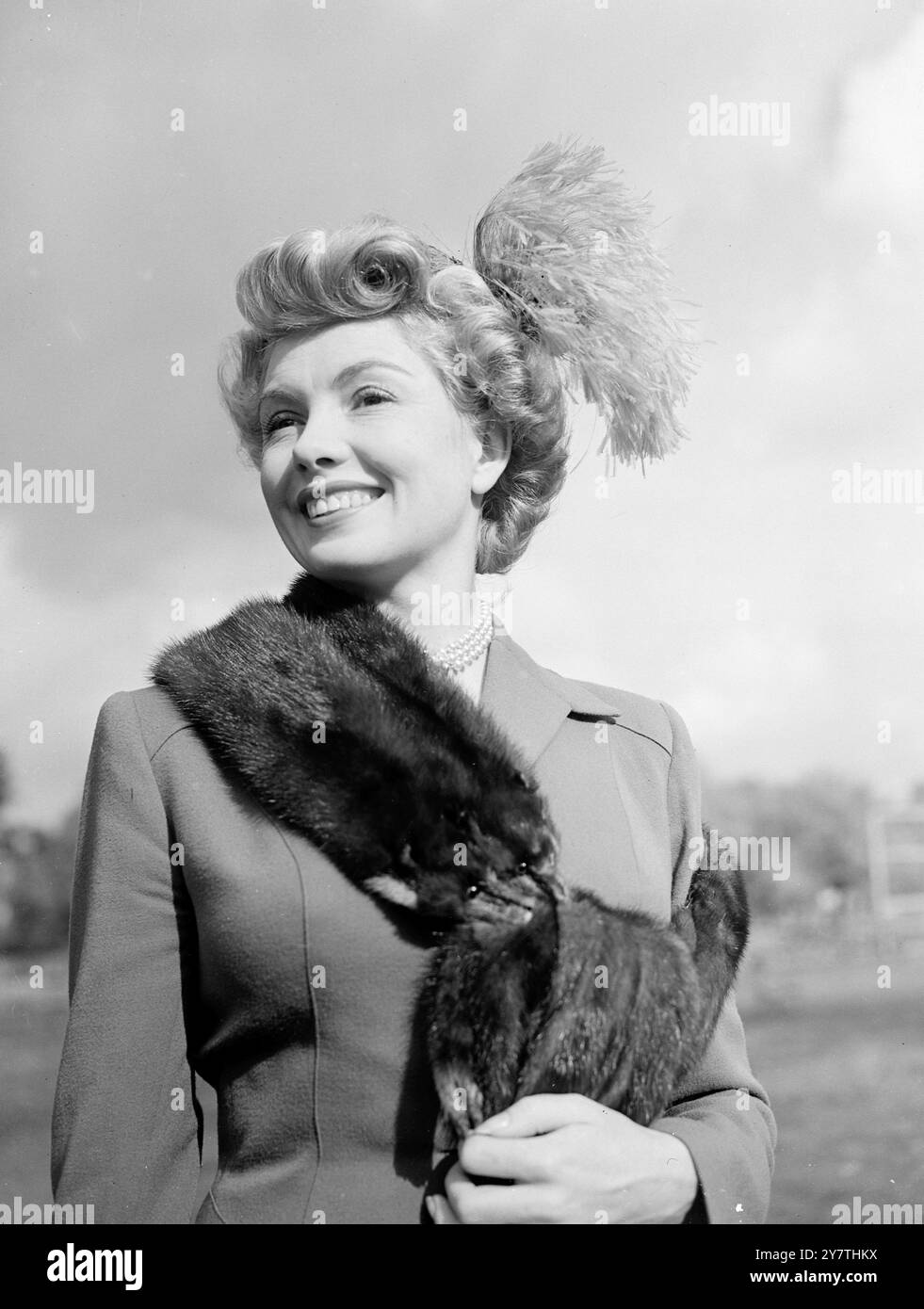 GAY LADY IN GREY American film actress YOLANDE DONLAN brought a breath ...