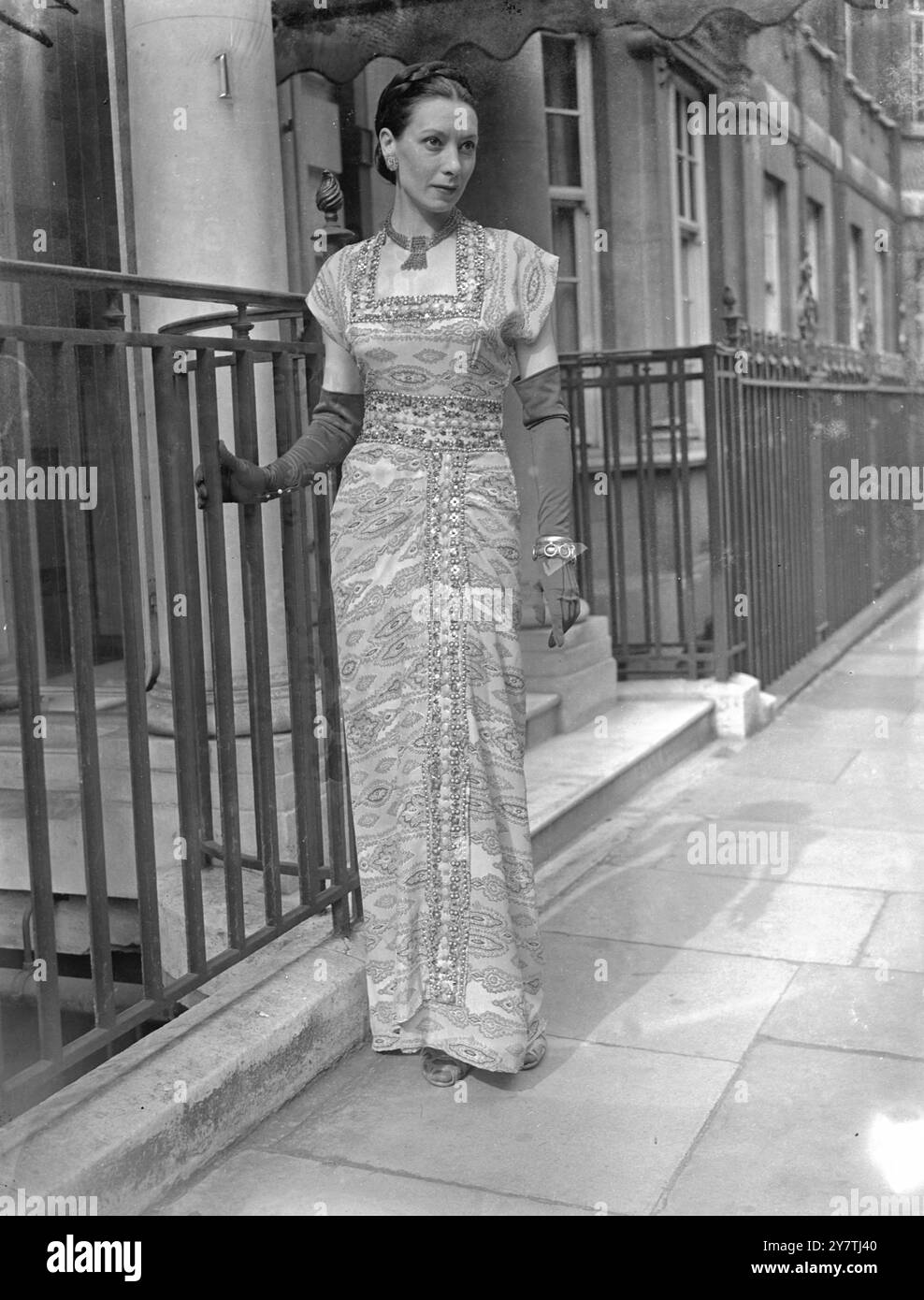 London : Designer Norman Hartnell has used a lovely rayon print for ...