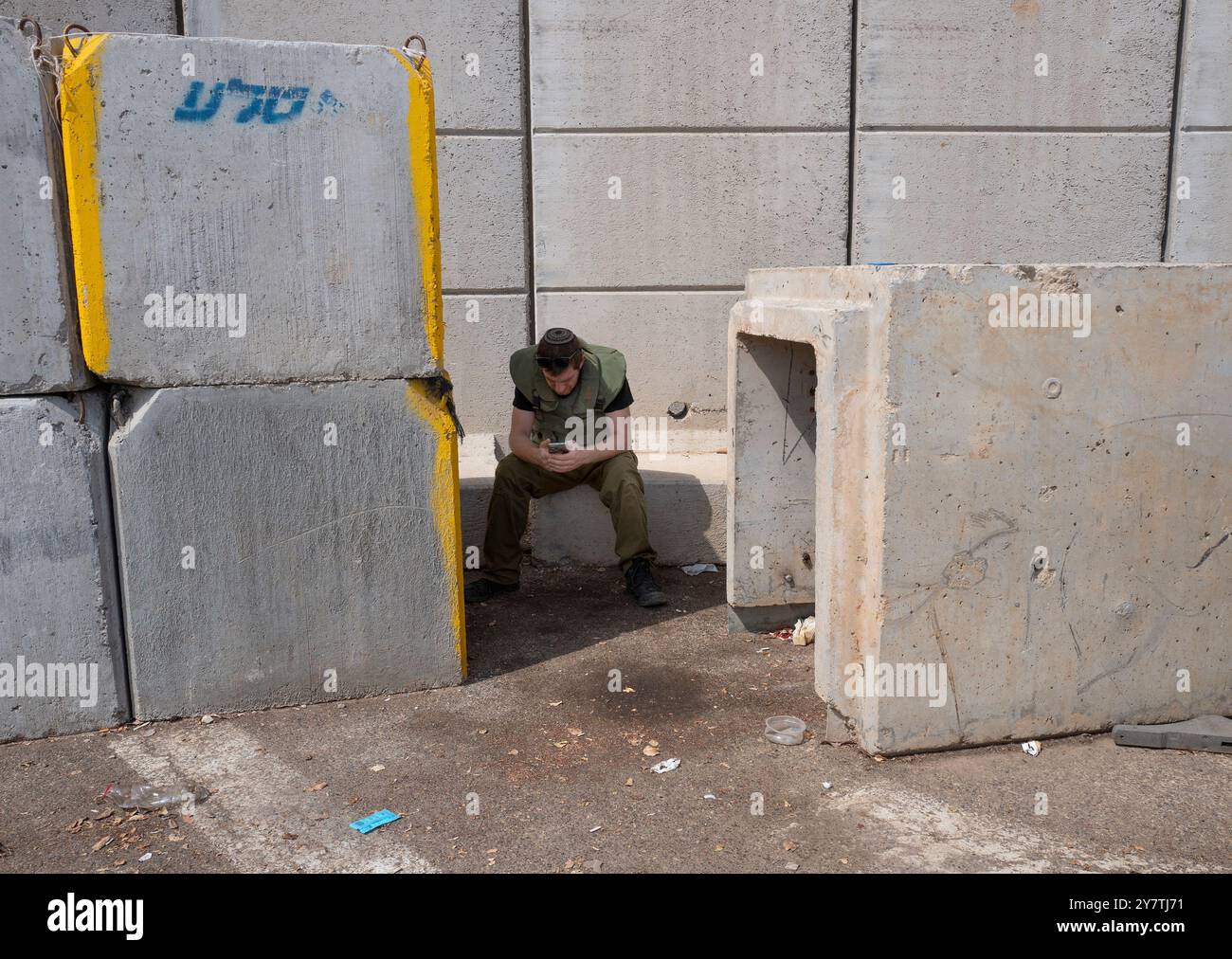 Northern Israel, Israel. 01st Oct, 2024. An Israeli soldier holds his ...
