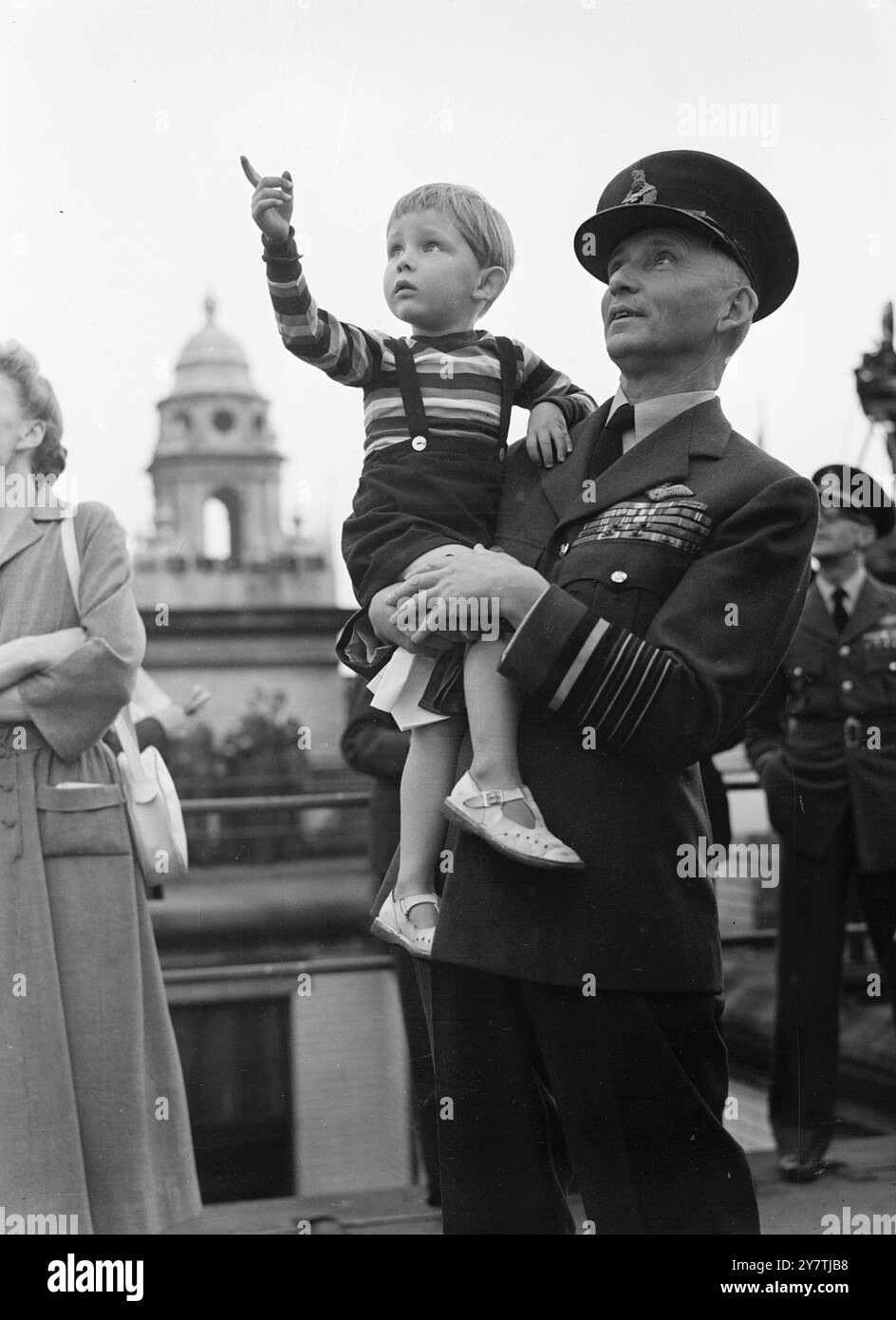 Battle of britain planes formation hi-res stock photography and images ...