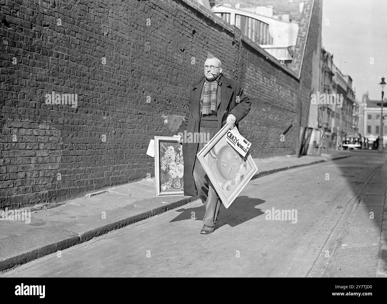 Handing in day for oils at the Royal Academy .Artist Albert Perry ...