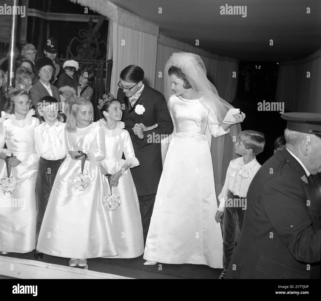 LINDY GUINNESS AT WESTMINSTER ABBEY AFTER WEDDING IN LONDON / ; 21 ...