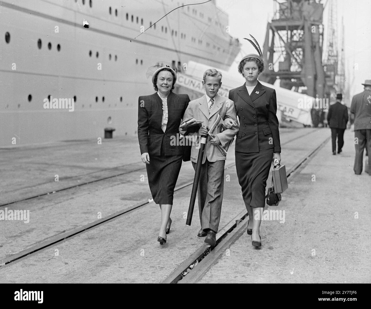 The MOntgomerys go honmeSouthampton : Mrs Robert Montgomery , wife of ...