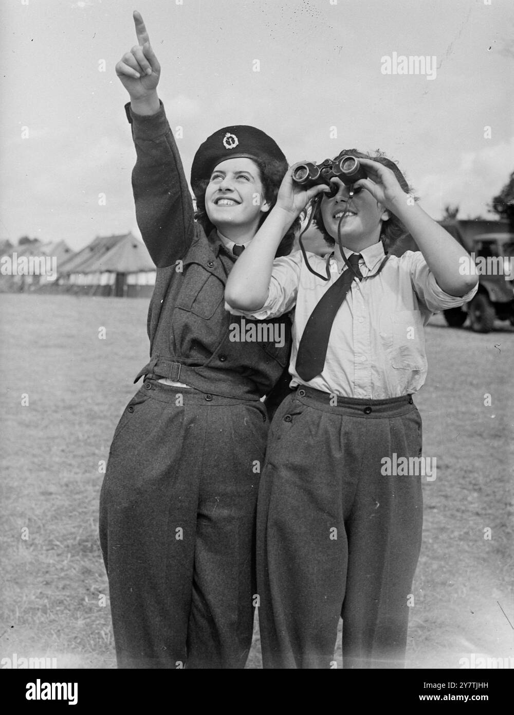 Thorney Island , Hampshire : Members of the Womens Observer Corps ...