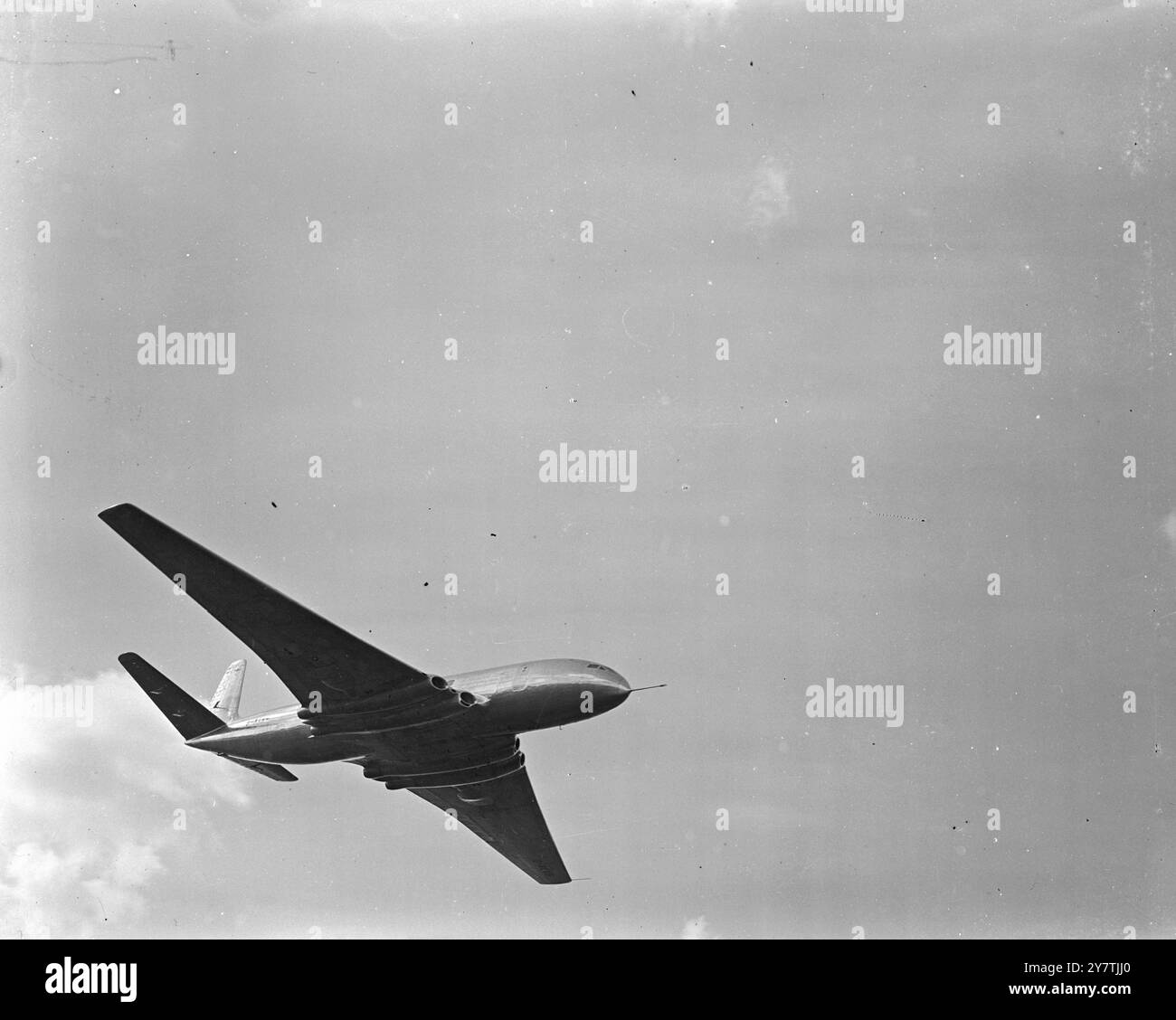 Comet in the skiesFarnborough , Hampshire : The world's fastest ...