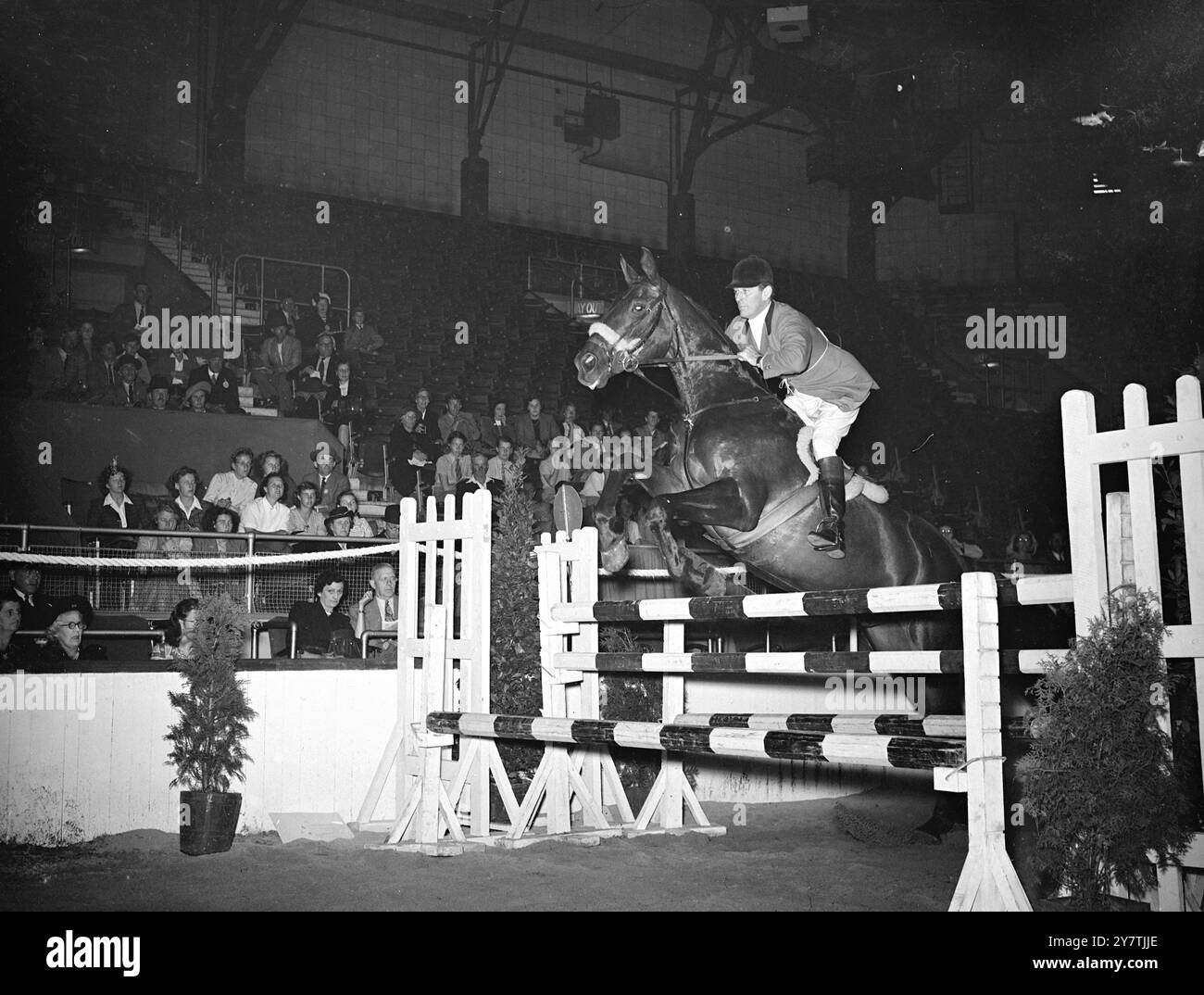 Horse of the Year ChampionshipsColonel Harry Llewellyn on " Kilgeddin ...