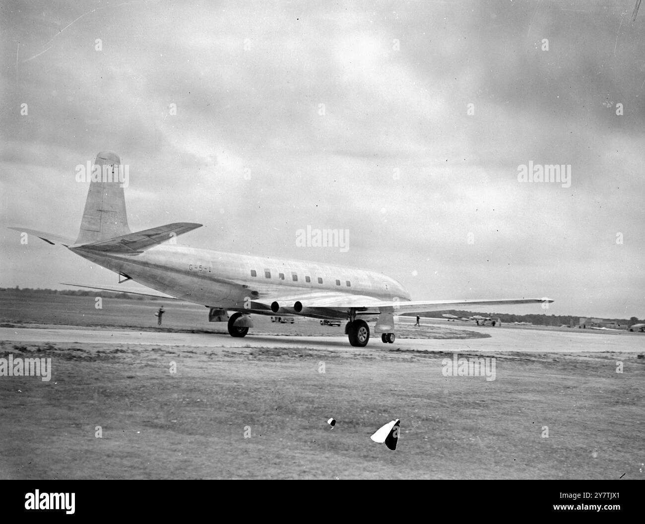 Hatfield , England : The De Havilland Aircraft Company 's " Comet " jet ...