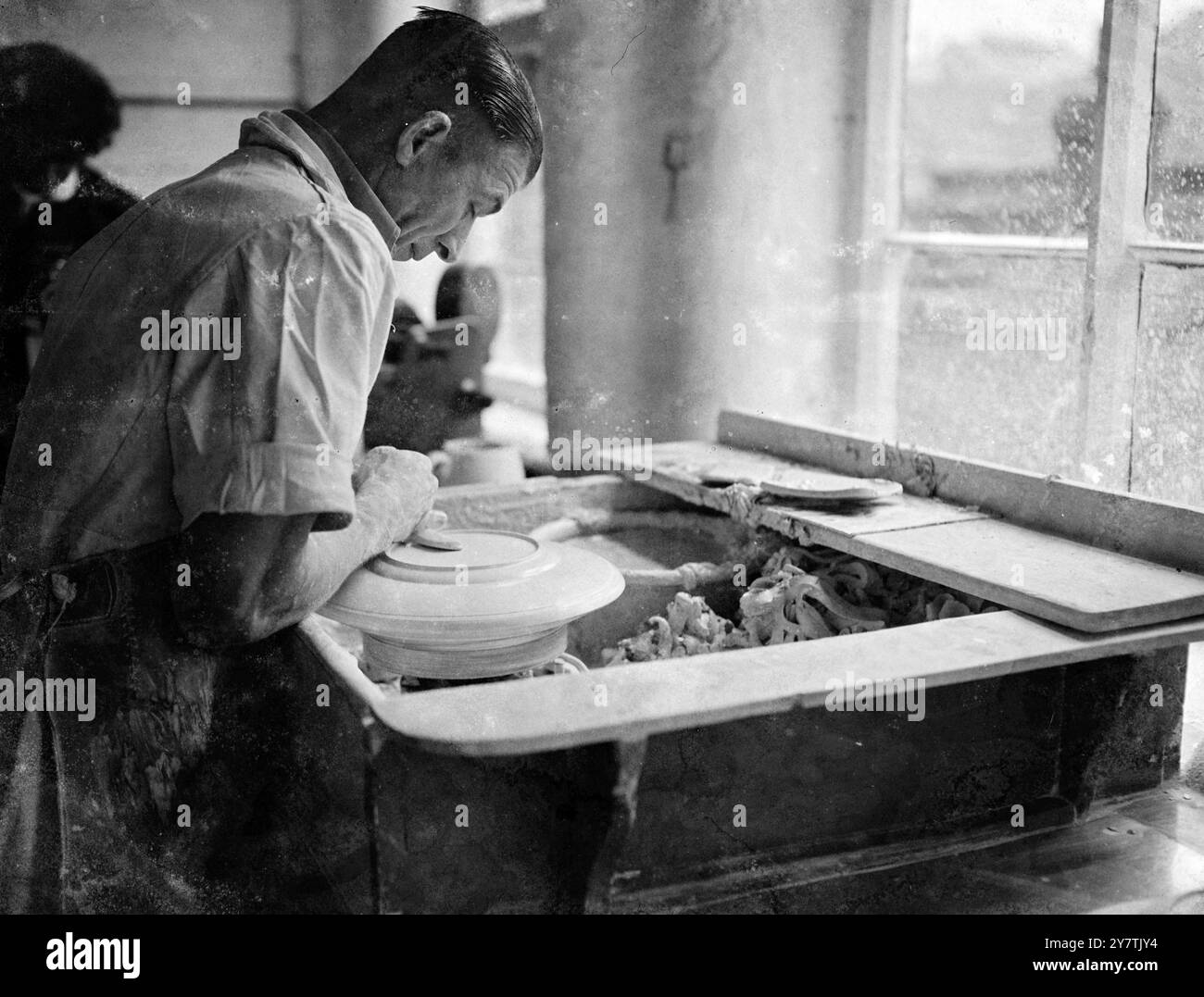 Craft of the potter - Stoke-on-Trent -Len Potts making china by hand ...