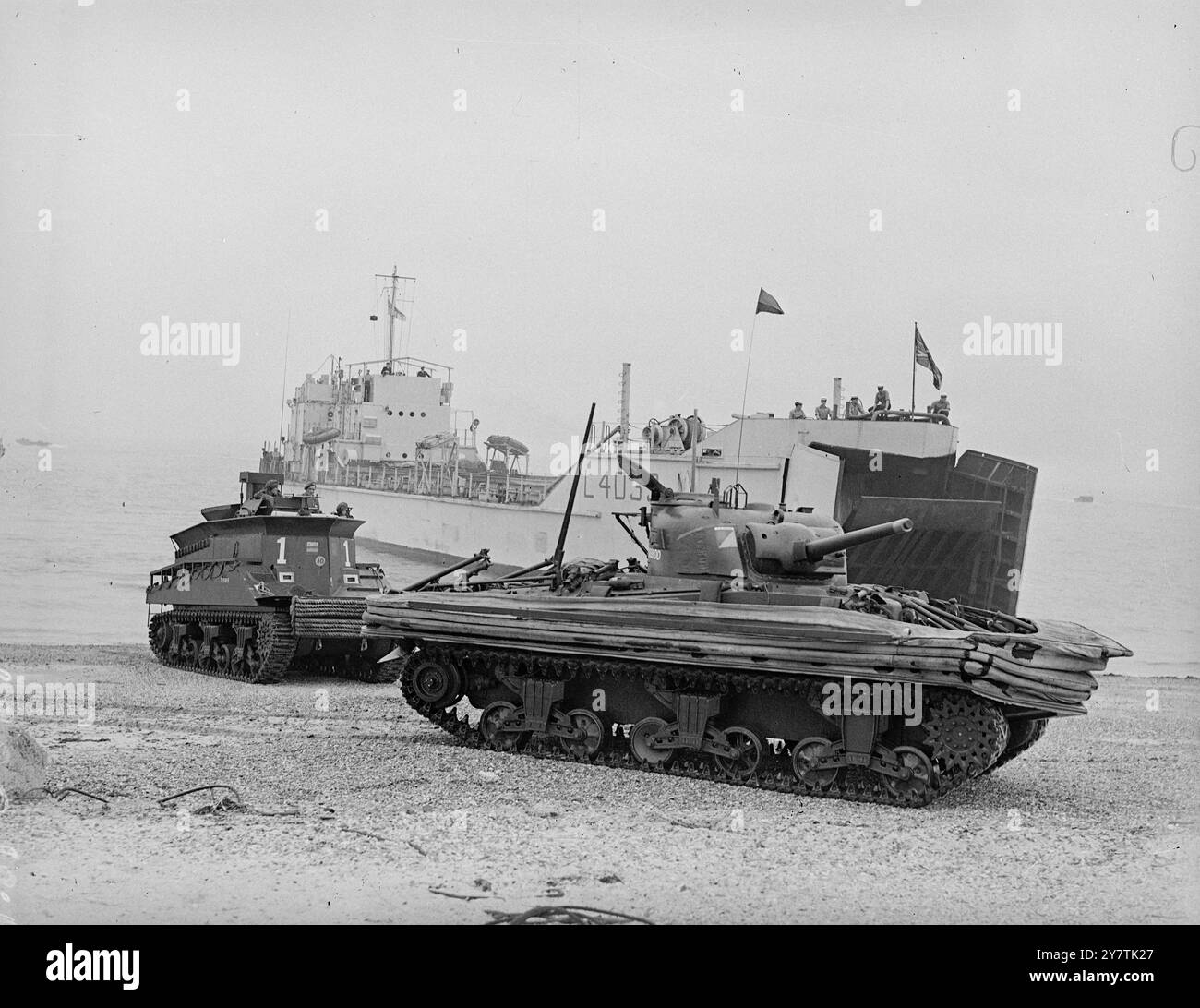 Tanks army navy Black and White Stock Photos & Images - Alamy