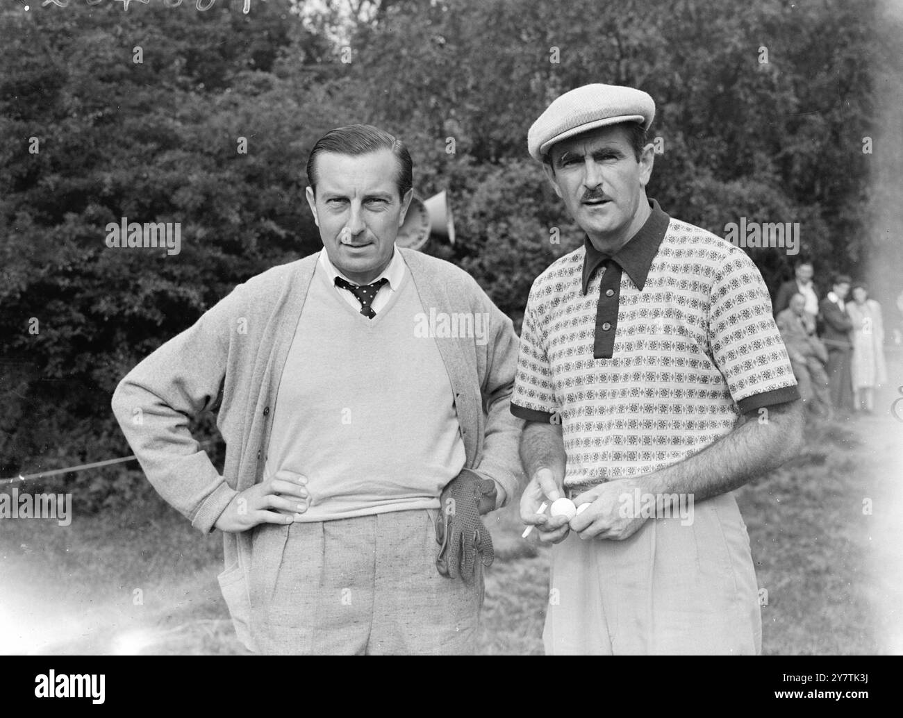 United States Ryder Cup golfer Lloyd Mangrum ( right) with the British ...