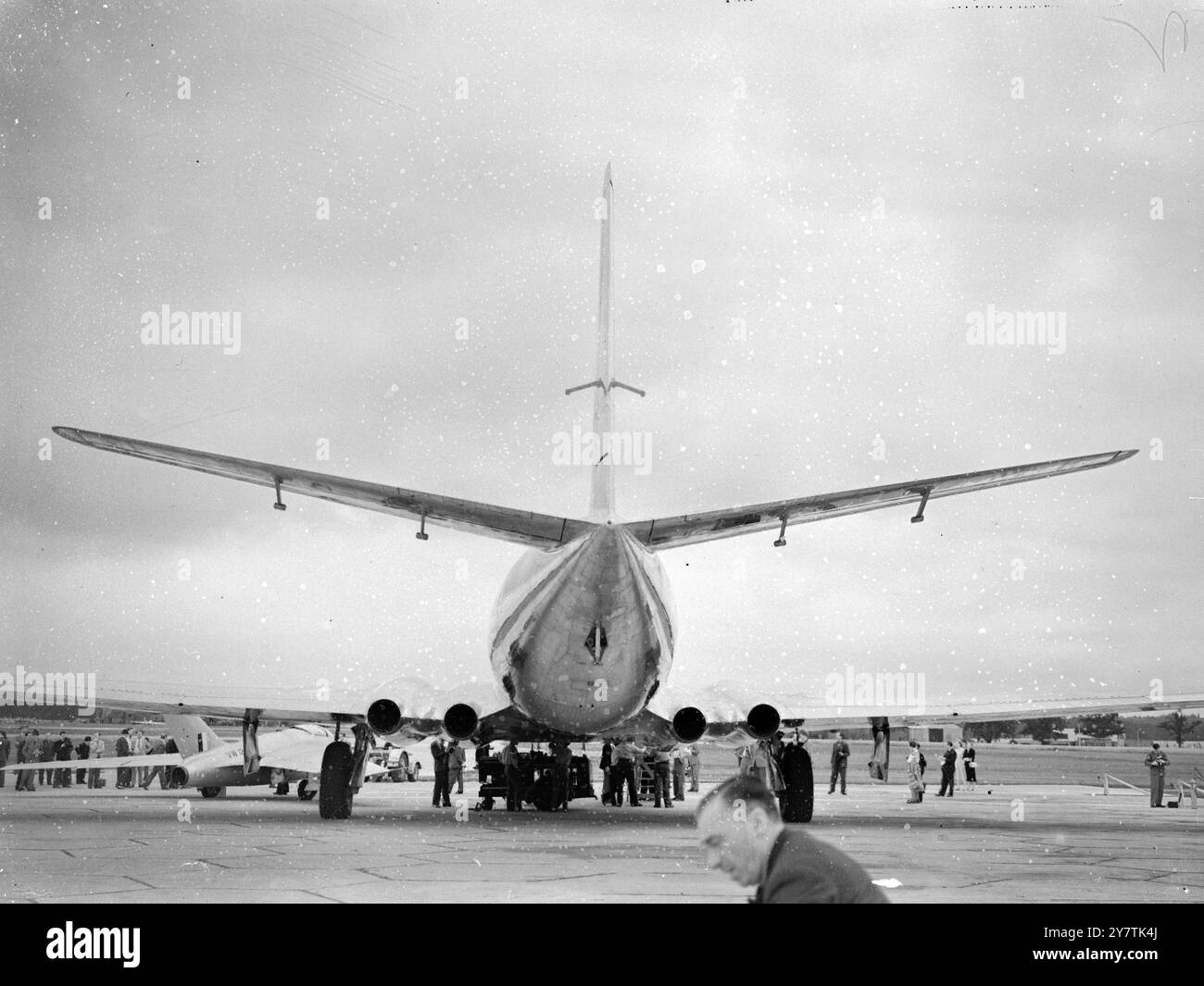 Hatfield , England : The De Havilland Aircraft Company 's " Comet " jet ...