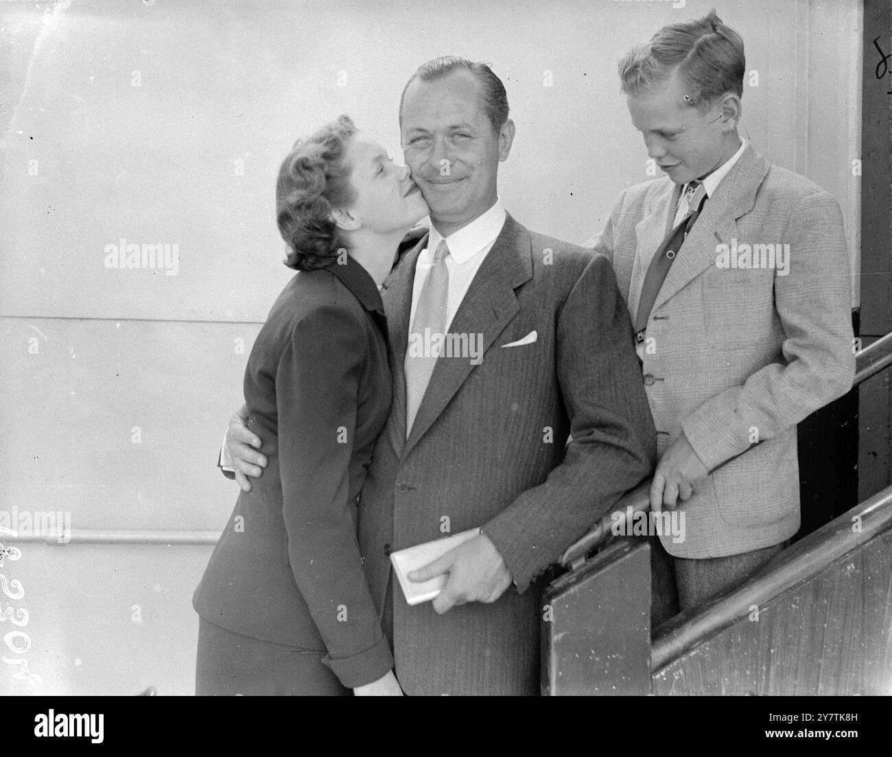 Southanpton: The well-known film actor, Robert Montgomery gets a hello ...
