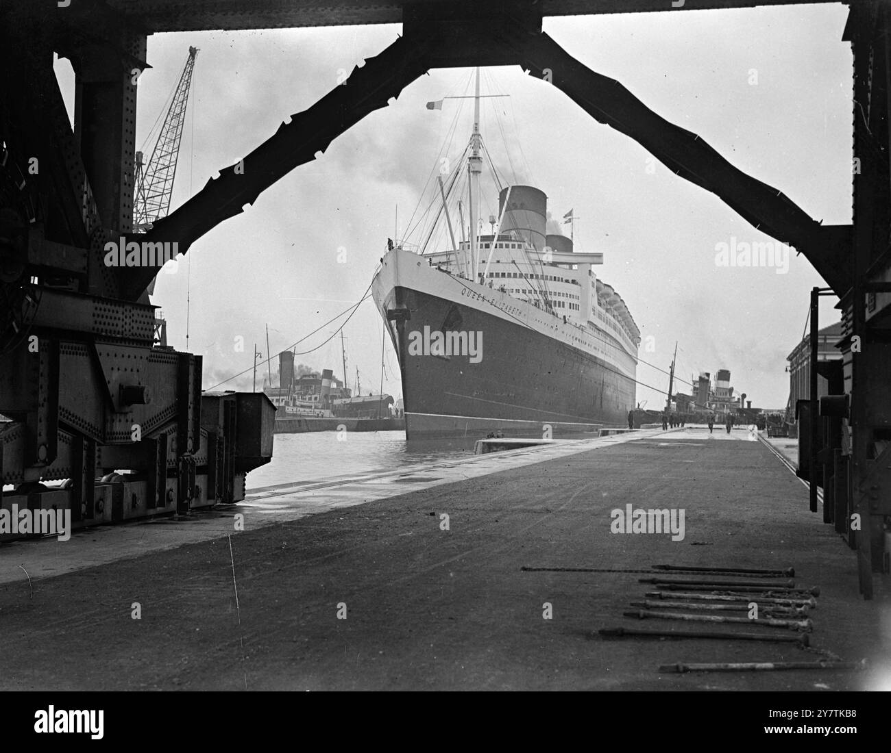 Rms queen elizabeth ship 1940 hi-res stock photography and images - Alamy