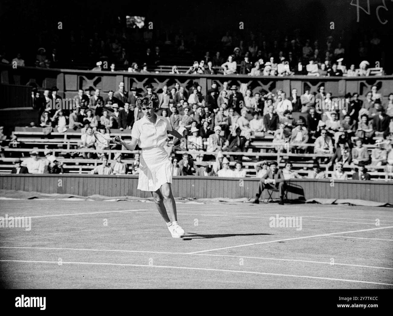 Tennis player Doris Hart in action at Wimbledon25 June 1947 Stock Photo ...