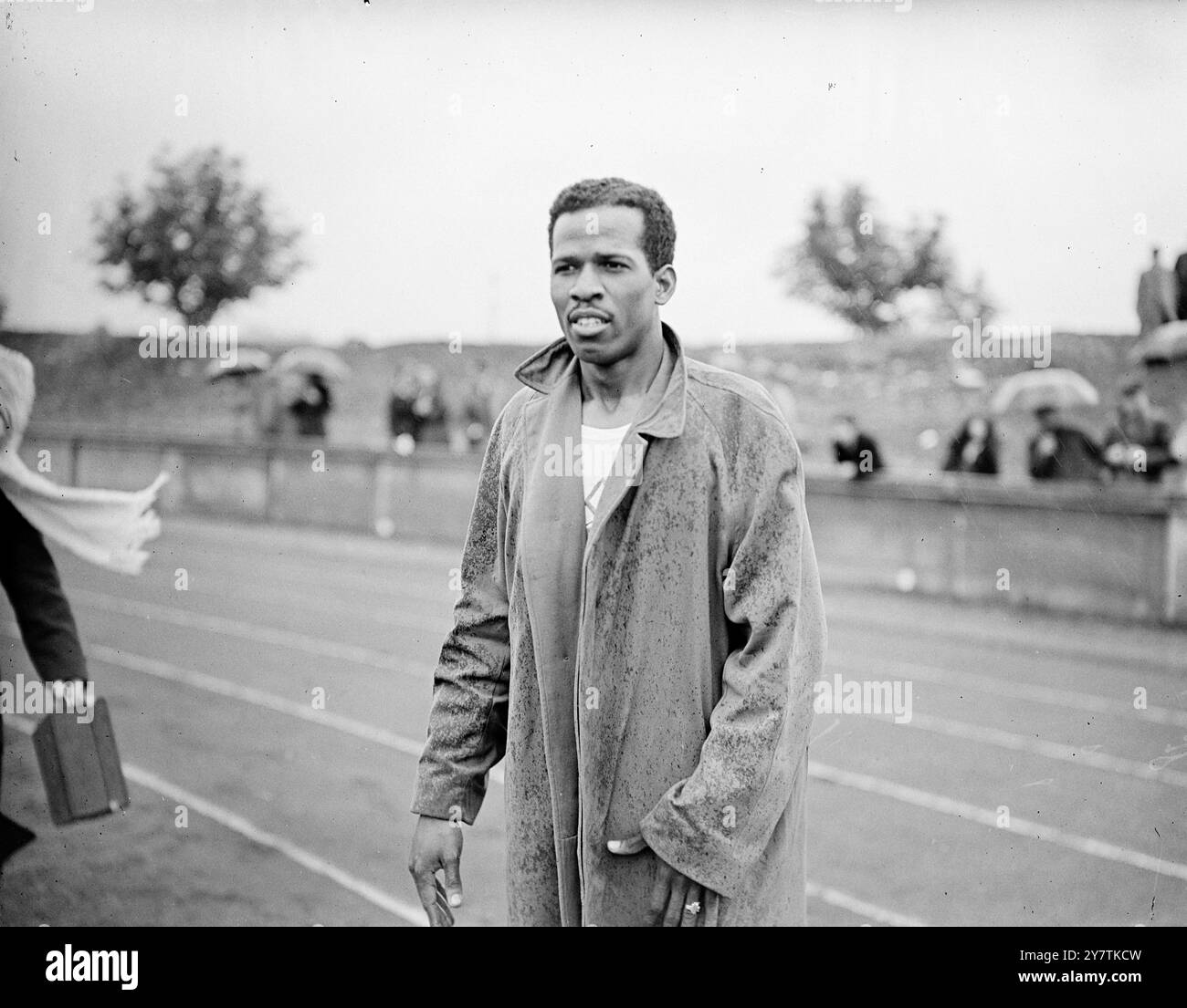 Man 1940 run Black and White Stock Photos & Images - Alamy