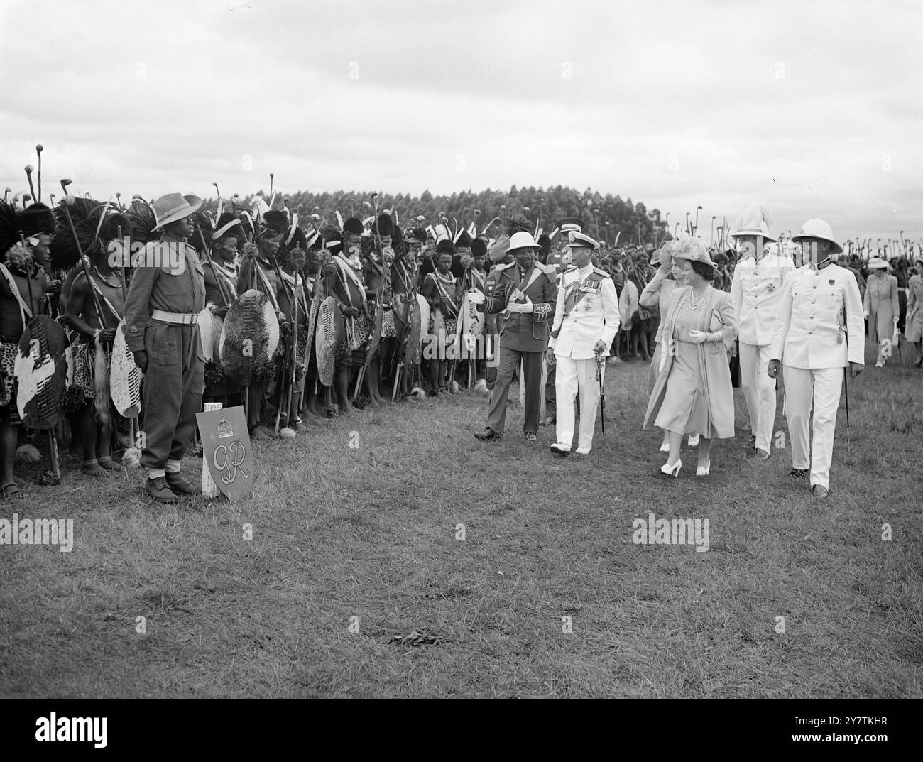 Swazi warriors whistle greeting to Royal FamilyA mass of Swazi warriors ...