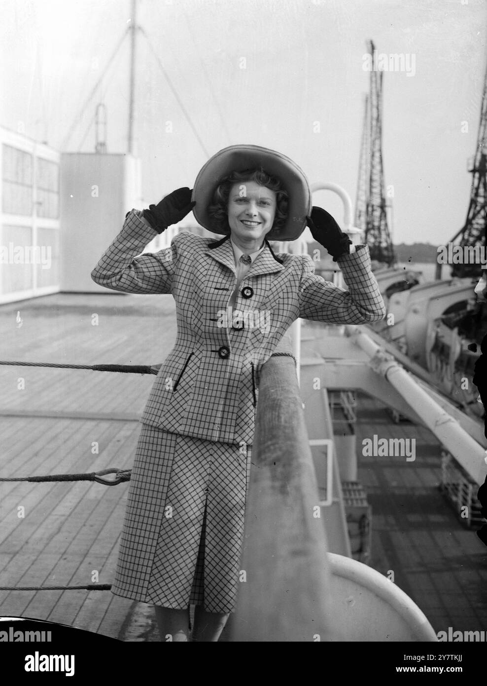 Actress anna neagle Black and White Stock Photos & Images - Alamy