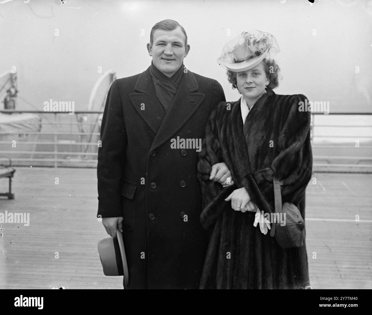 Joe Baksi , the American heavyweight boxer , arrived at Southampton ...