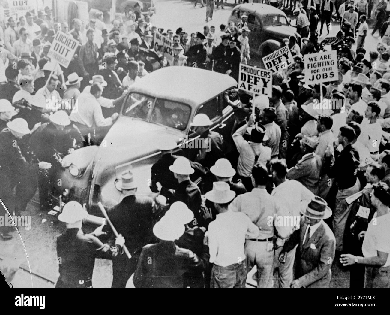 Car crash movie set hi-res stock photography and images - Alamy