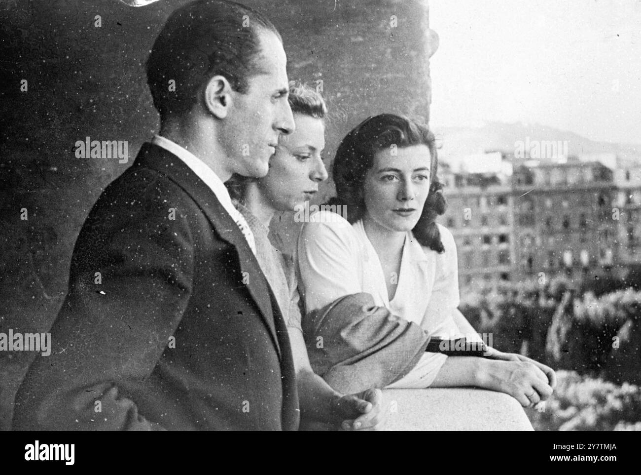 Sarah montgomery Black and White Stock Photos & Images - Alamy