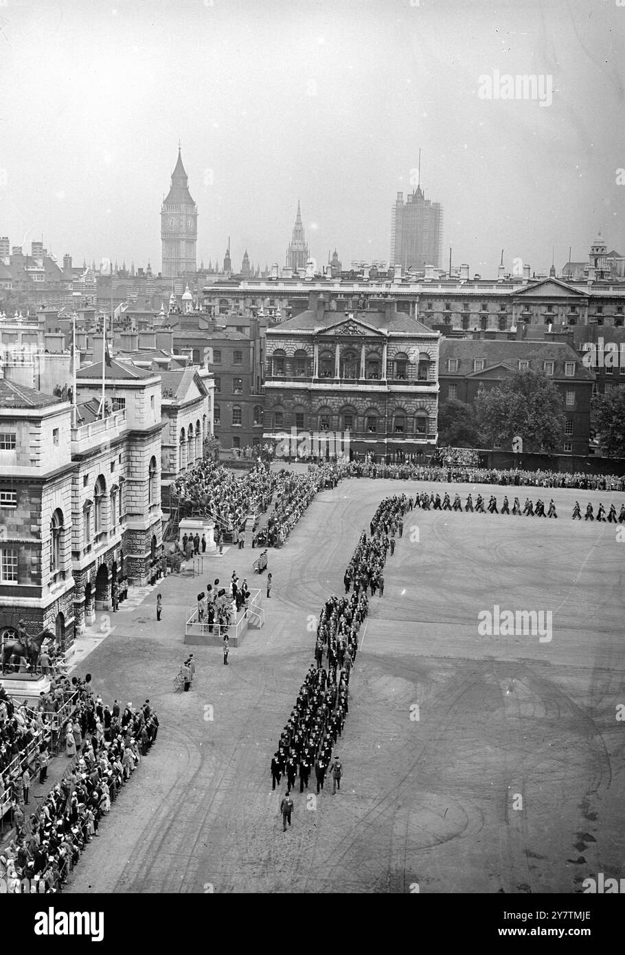 KING PRESENTS NEW COLOURS TO 3RD BATTALION COLDSTREAM GUARDS.The King ...