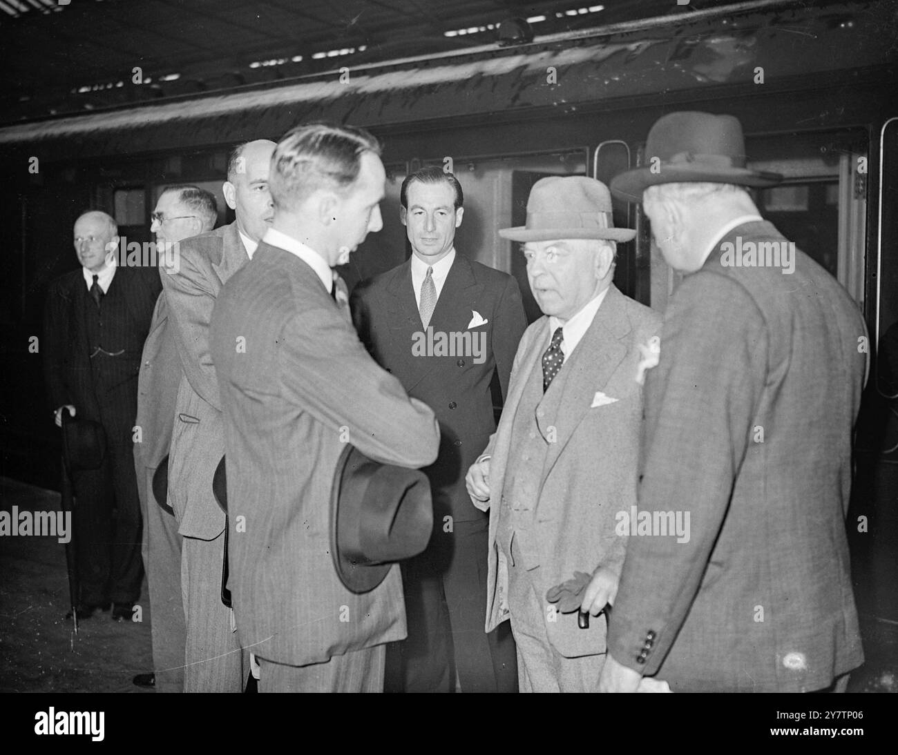 General views of the arrival of Mr William Lyon Mackenzie King , Prime ...