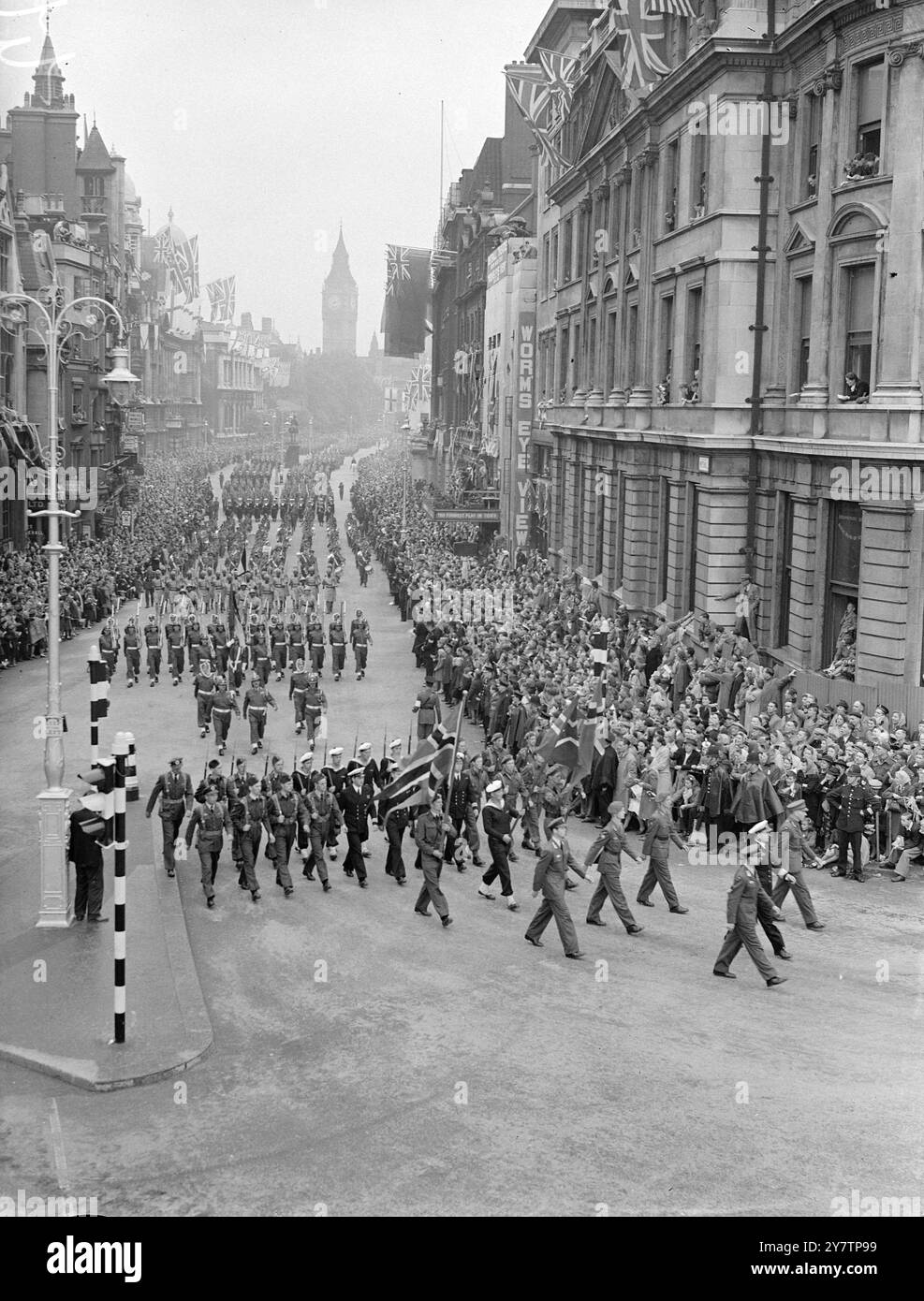 Wwii victory parade 1946 Black and White Stock Photos & Images - Alamy