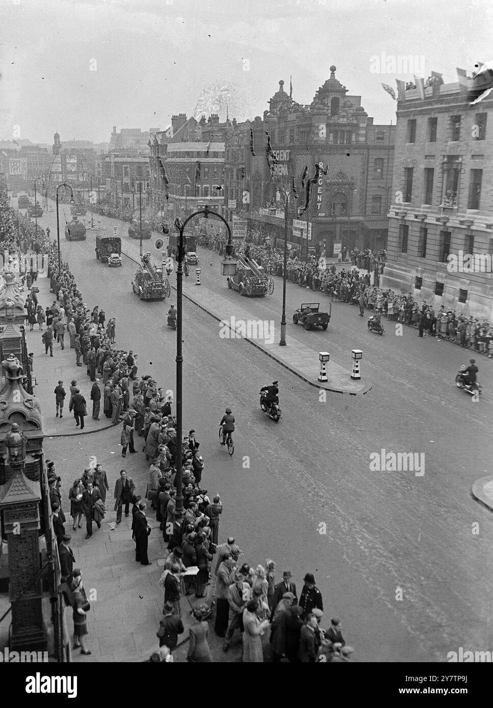 WAR VICTORS PARADE THROUGH LONDON AS MILLIONS CHEER - - As millions of ...