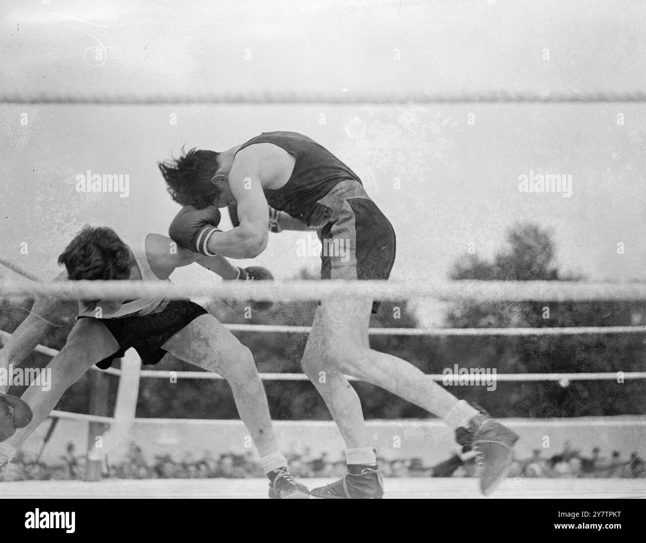 OPEN AIR BOXING IN LONDON PARK The Oxford House Boxing Club held their ...