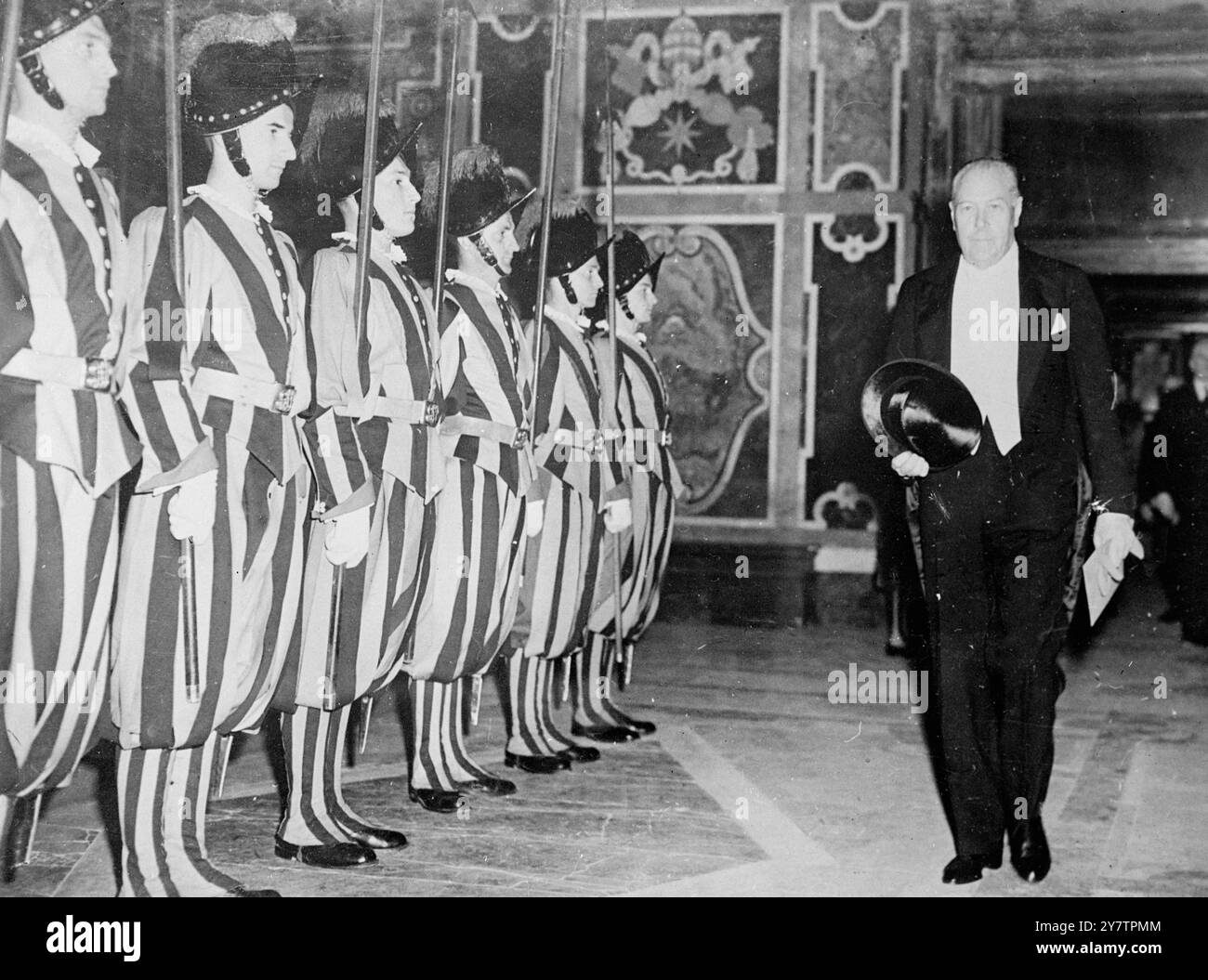 The Papal Guard on parade in the Vatican - The Swiss Guard , personal ...