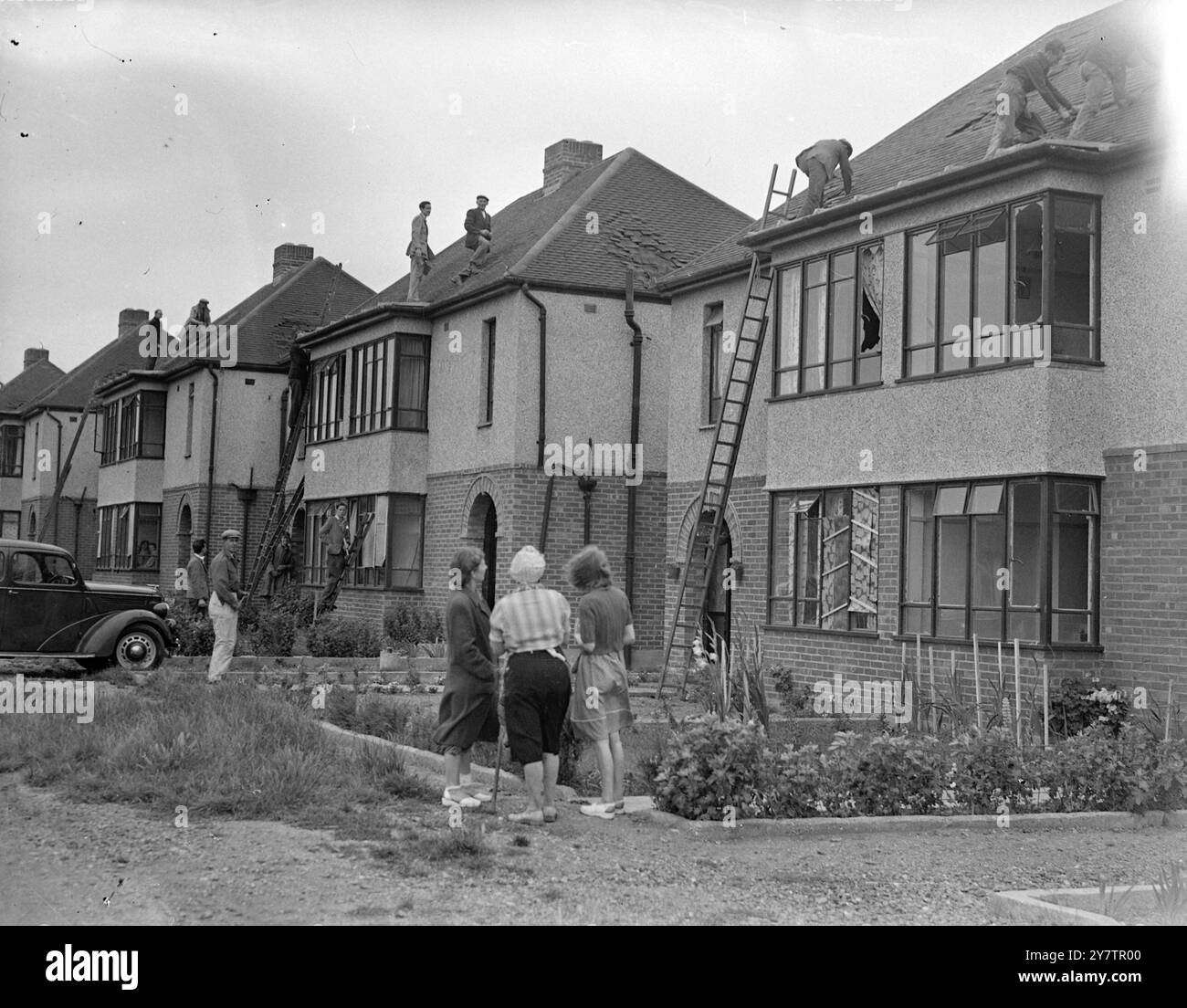 NOT AN UNFAMILIAR SIGHT - AS ANOTHER 'BLITZ' HITS PORTSMOUTH.Residents ...