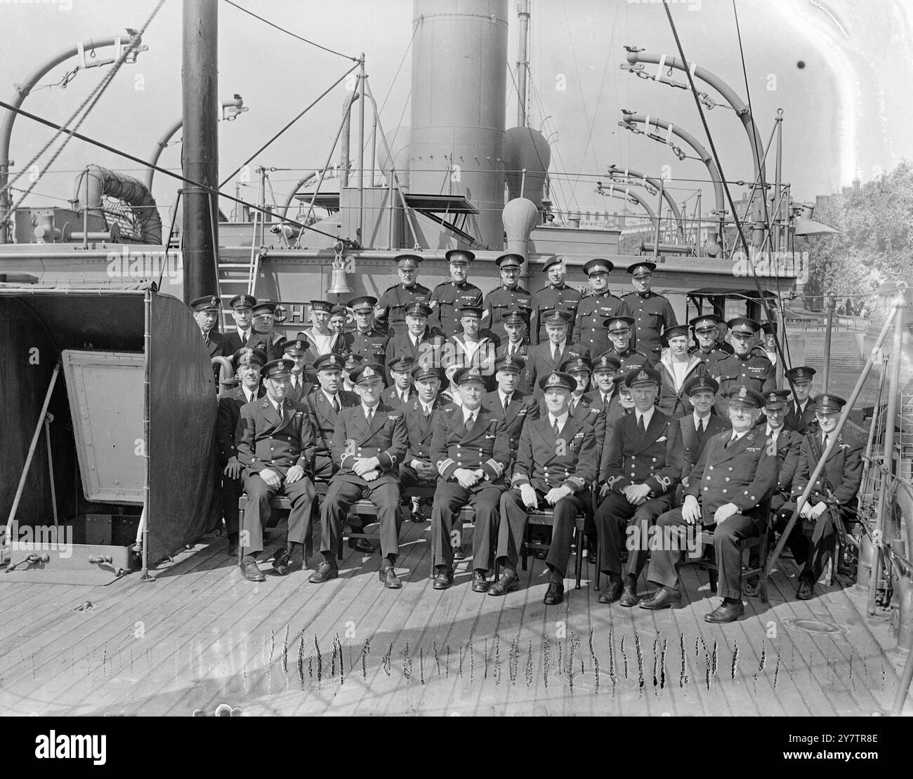 HMS Presidentstaff group before demobilisation June 1945 Stock Photo ...