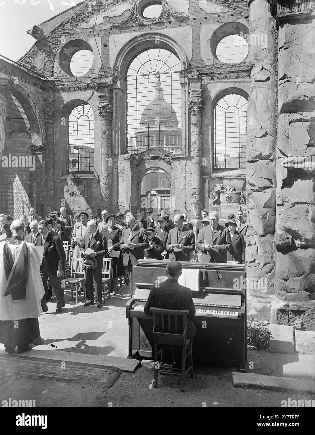 Bombed city europe Black and White Stock Photos & Images - Alamy