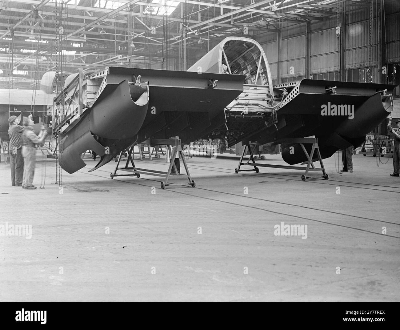 BUILDING THE HALIFAX BOMBER The latest technique in building Britains ...